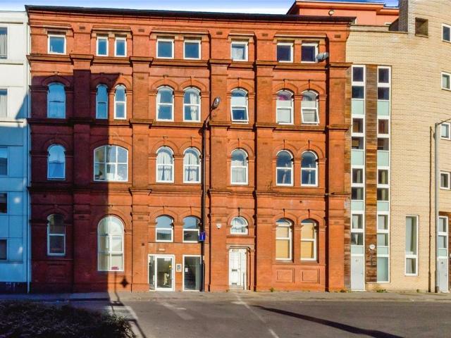2 bedroom flat for sale