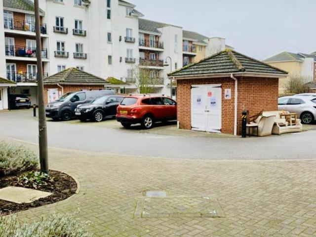 2 bedroom flat for sale