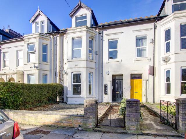2 bedroom flat for sale