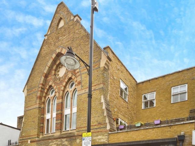 2 bedroom flat for sale