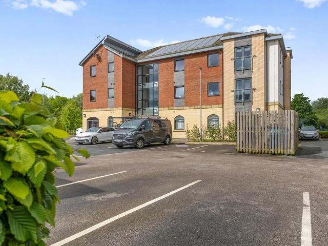 2 bedroom flat for sale