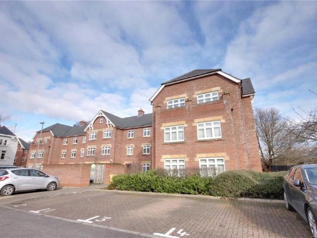 2 bedroom flat for sale