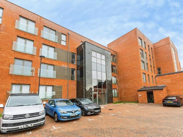 2 bedroom flat for sale