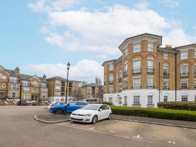 2 bedroom flat for sale