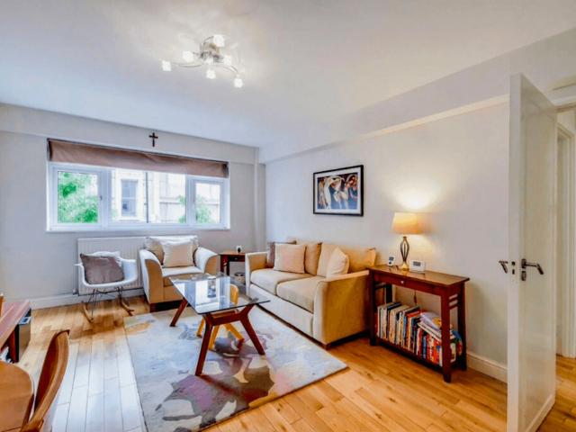 2 bedroom flat for sale