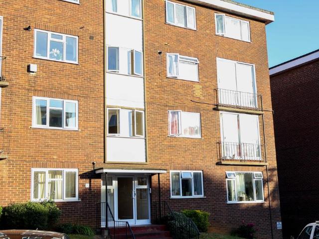 2 bedroom flat for sale