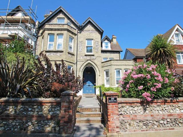 2 bedroom flat for sale