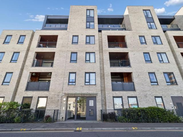 2 bedroom flat for sale