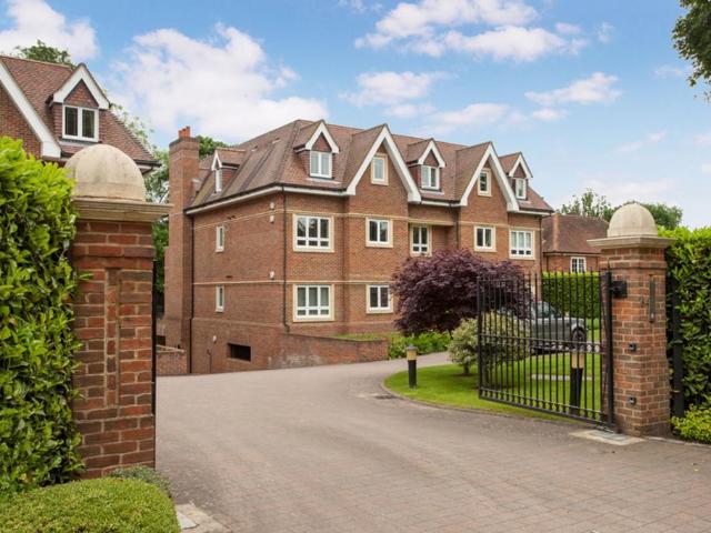 2 bedroom flat for sale