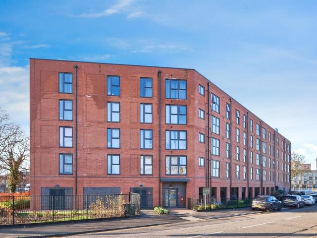 2 bedroom flat for sale