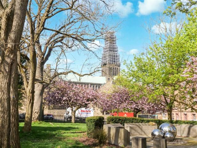 2 bedroom flat for sale