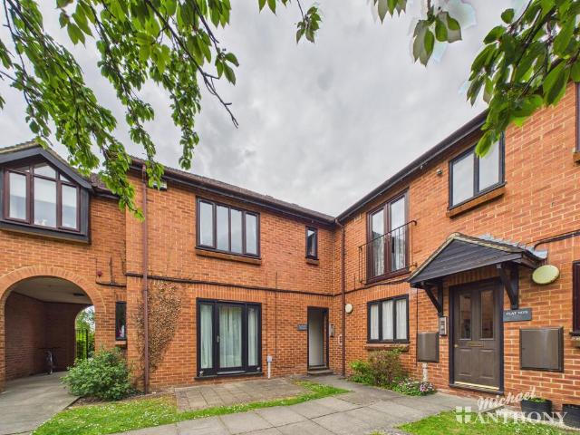 2 bedroom flat for sale