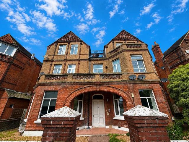 2 bedroom flat for sale