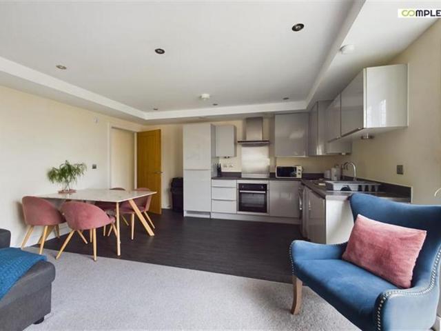 2 bedroom flat for sale