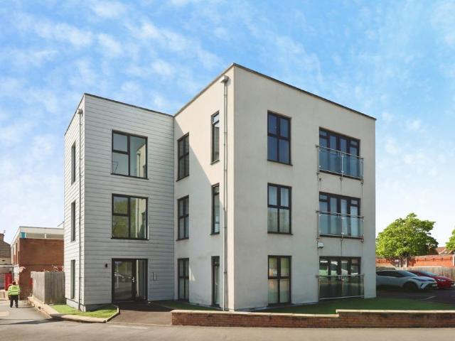 2 bedroom flat for sale
