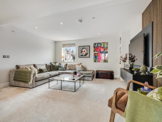 2 bedroom flat for sale