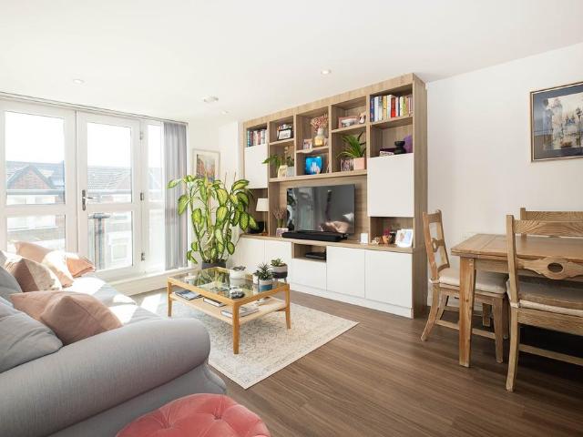 2 bedroom flat for sale