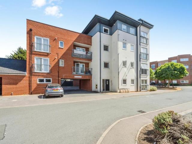2 bedroom flat for sale