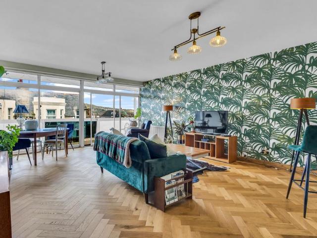2 bedroom flat for sale