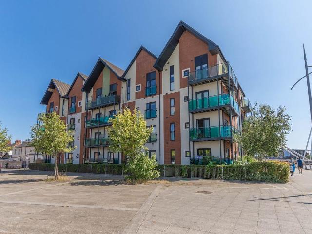2 bedroom flat for sale