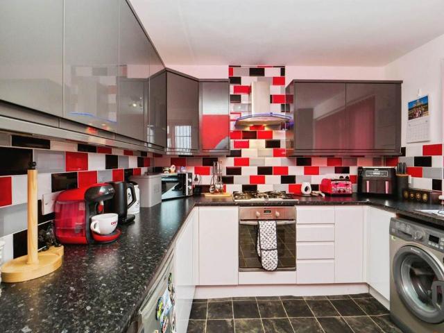 2 bedroom flat for sale