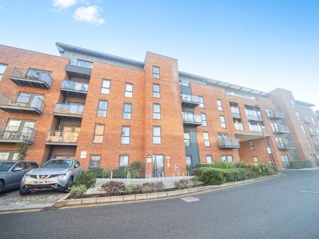 2 bedroom flat for sale