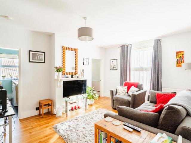 2 bedroom flat for sale