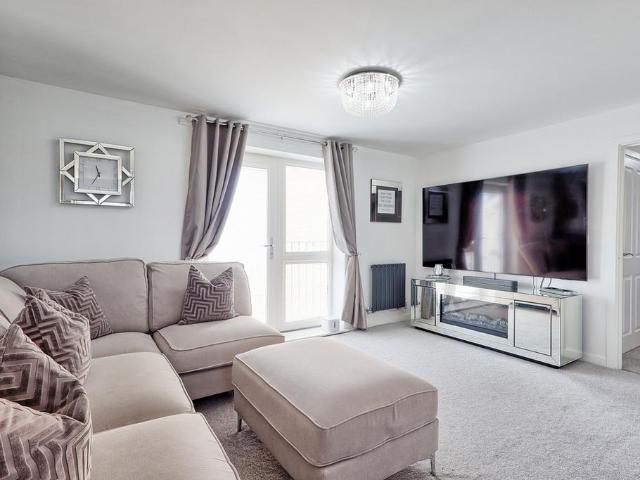 2 bedroom flat for sale