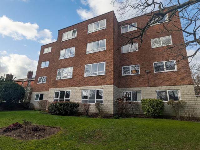 2 bedroom flat for sale