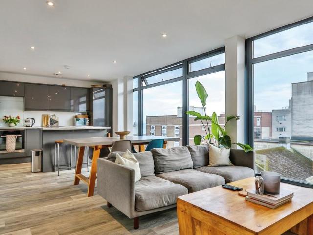 2 bedroom flat for sale