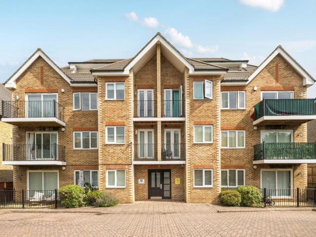 2 bedroom flat for sale