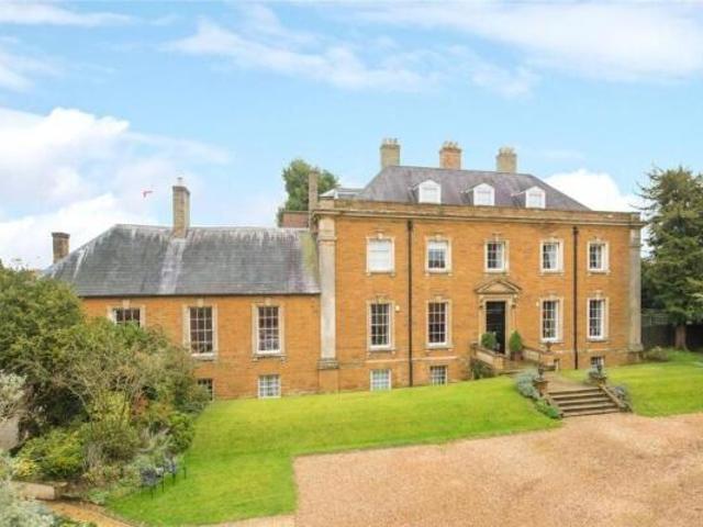 3 bedroom flat for sale