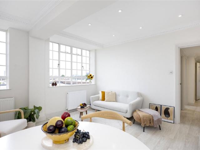 2 bedroom flat for sale