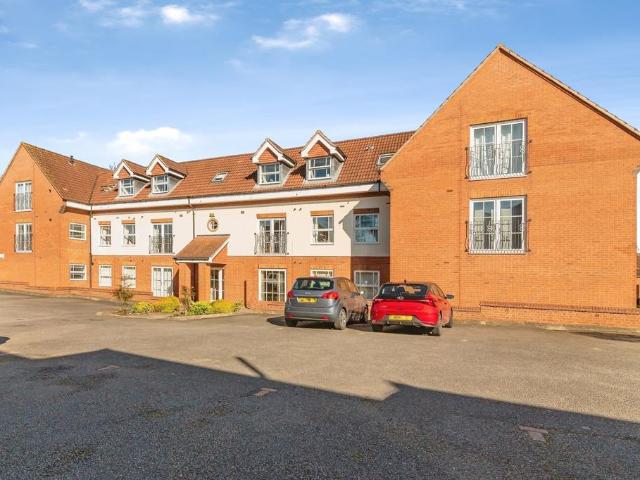 2 bedroom flat for sale