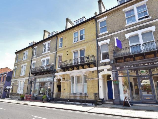 2 bedroom flat for sale