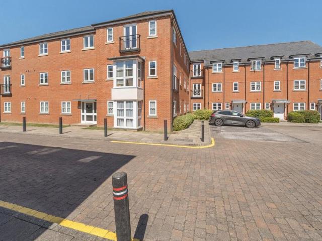 2 bedroom flat for sale