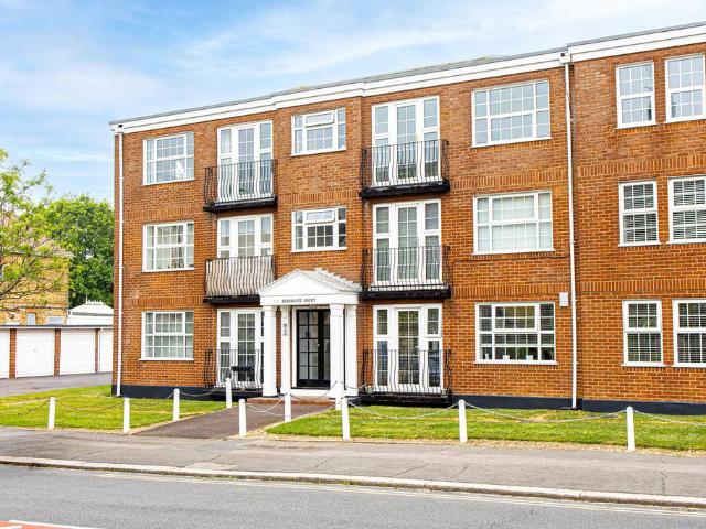 2 bedroom flat for sale