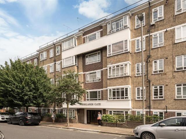 2 bedroom flat for sale