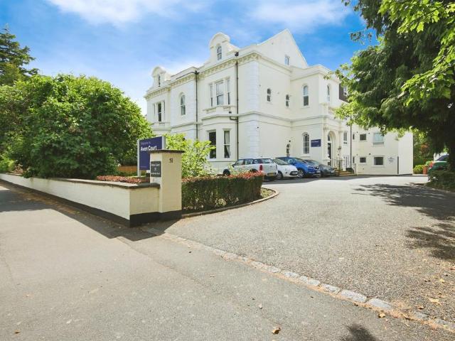 2 bedroom flat for sale