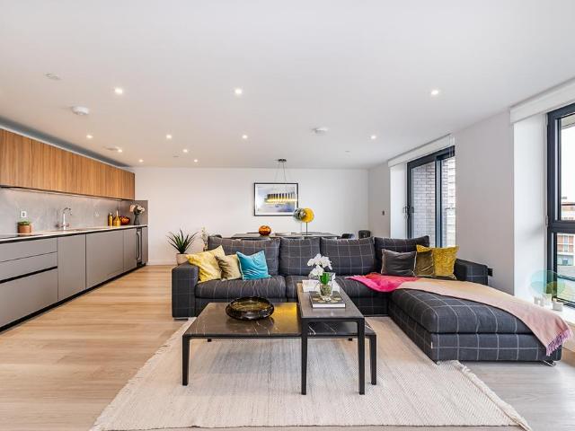 2 bedroom flat for sale
