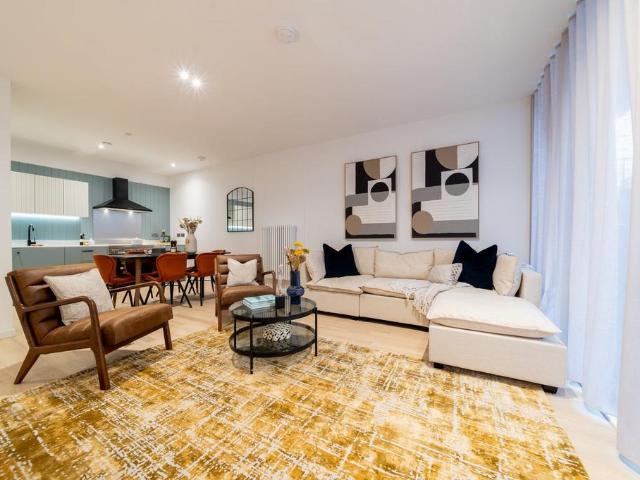 2 bedroom flat for sale