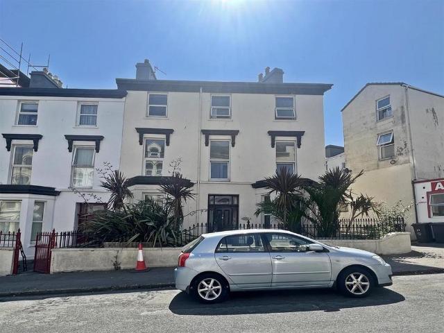 2 bedroom flat for sale