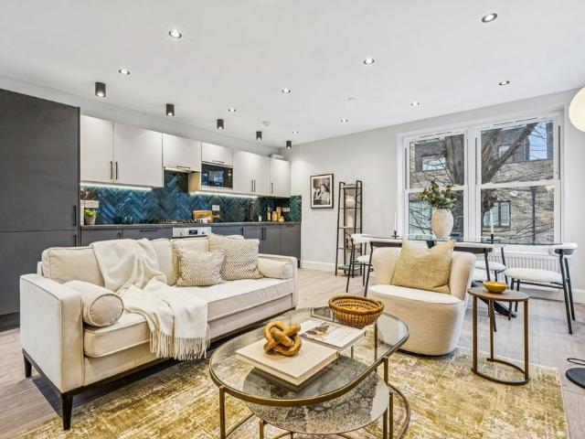 2 bedroom flat for sale