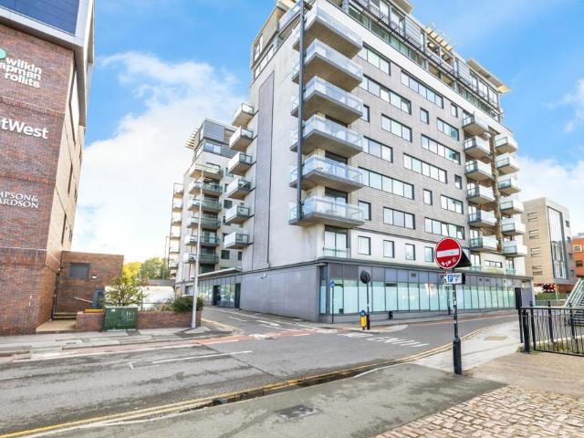 2 bedroom flat for sale