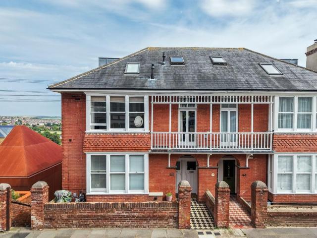 2 bedroom flat for sale