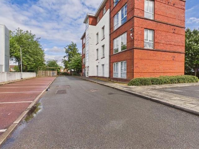 2 bedroom flat for sale