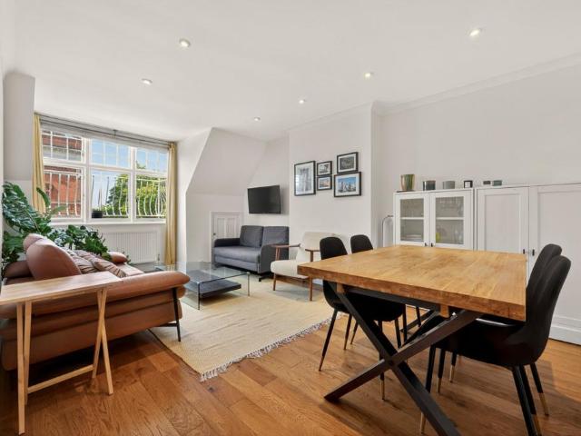 2 bedroom flat for sale