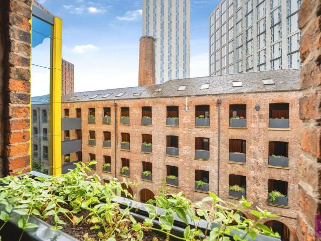 2 bedroom flat for sale