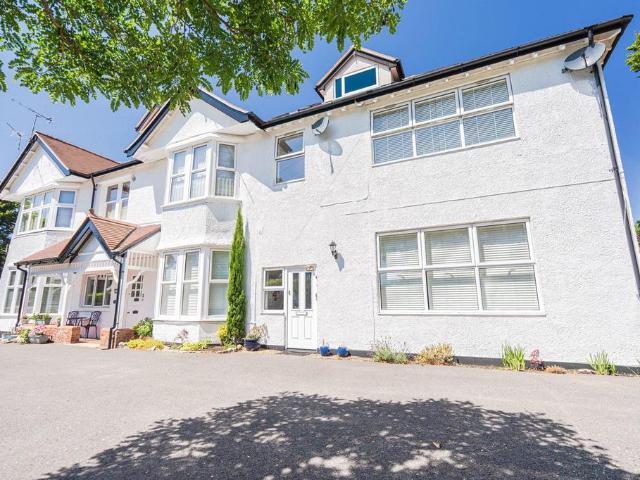 2 bedroom flat for sale