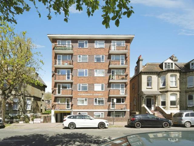 2 bedroom flat for sale